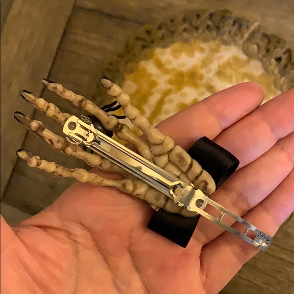 Halloween | Accessories | Creepy Halloween Skeleton Hand Hair Clip ...